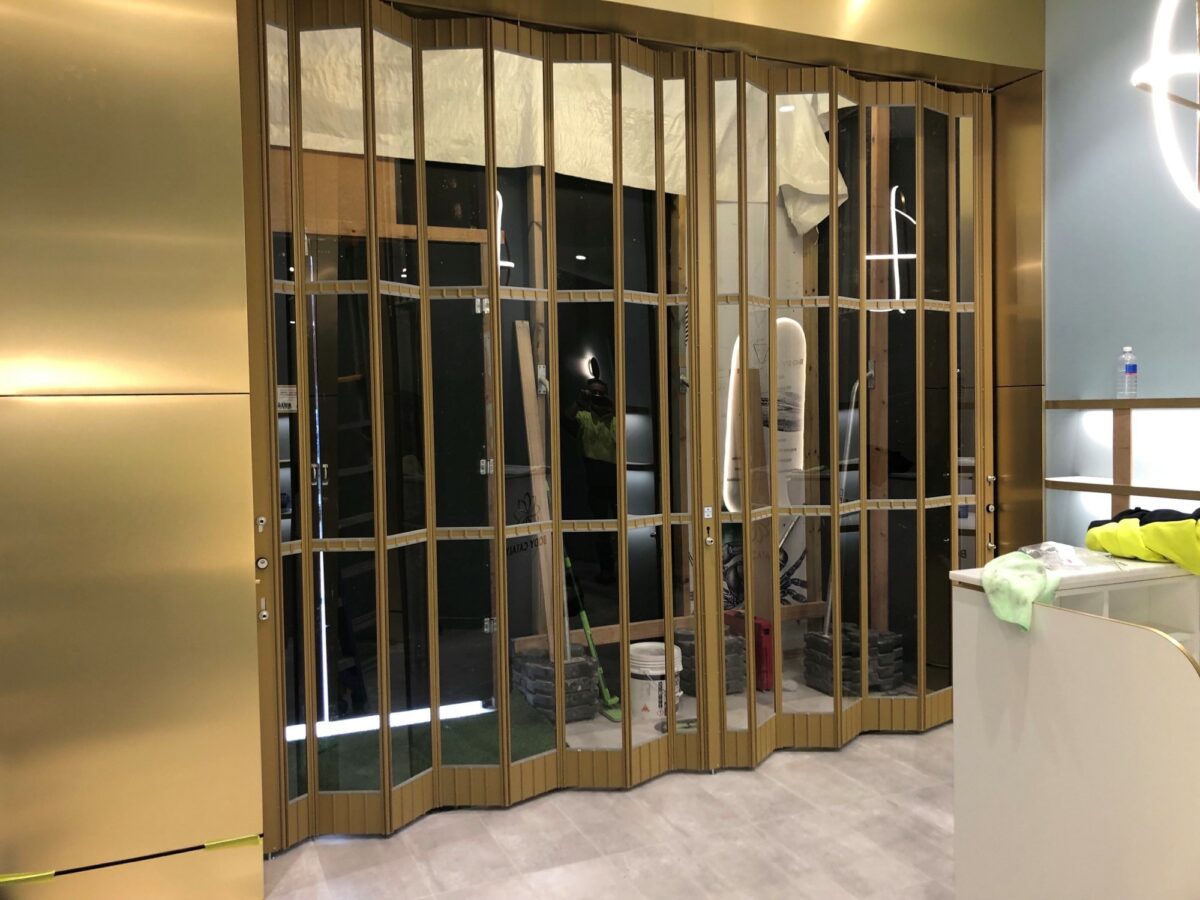 Foldable Doors for Commercial,Retail,Hospitality in multi-coloured ...